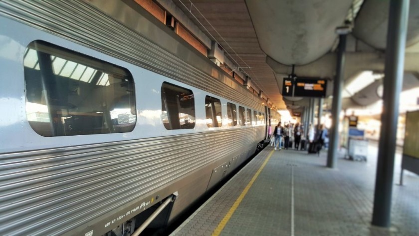 Tavelling on Snabbtag X2000 train | ShowMeTheJourney