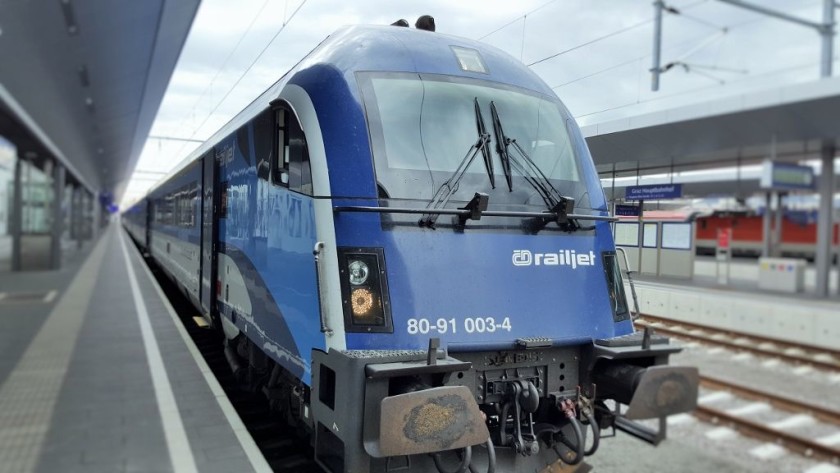 How to travel by train in Czechia | ShowMeTheJourney