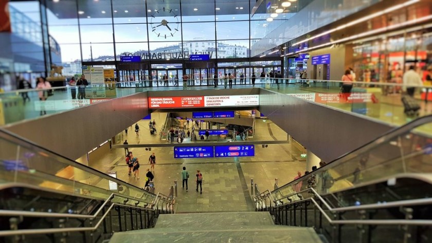 How to use the main rail station in Vienna | ShowMeTheJourney