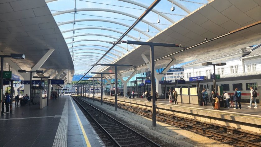Using the main railway station in Salzburg | ShowMeTheJourney