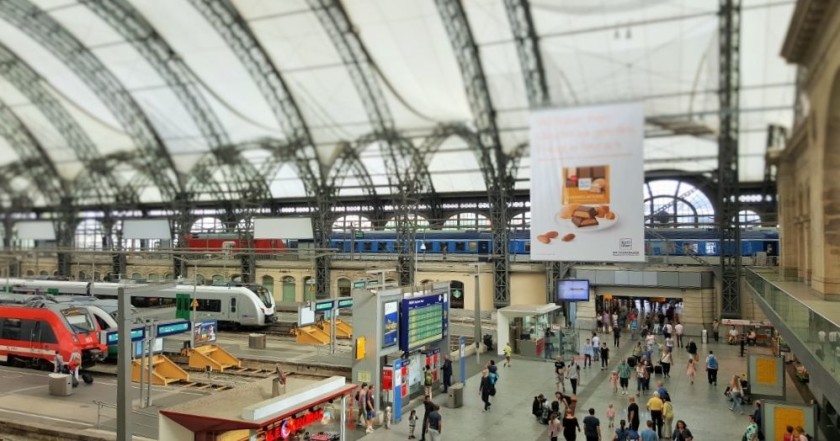 Using the main railway station in Dresden | ShowMeTheJourney