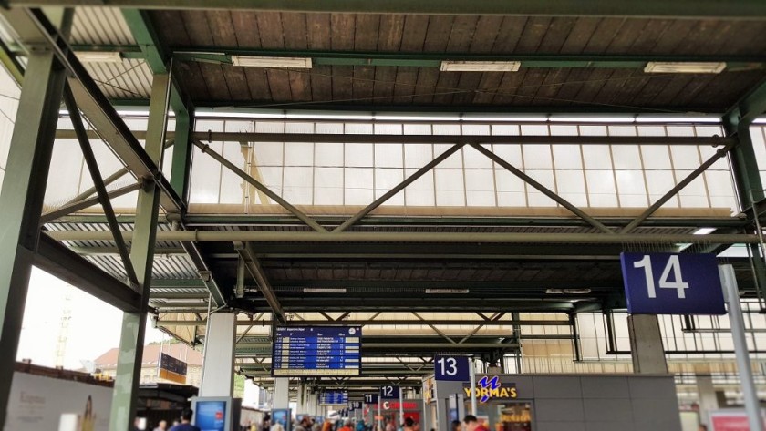 Using the main railway station in Stuttgart | ShowMeTheJourney