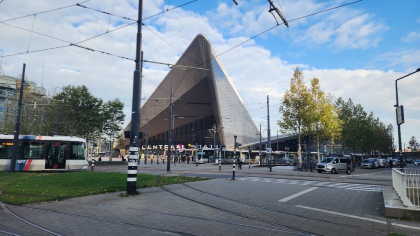 Using the main railway station in Rotterdam | ShowMeTheJourney