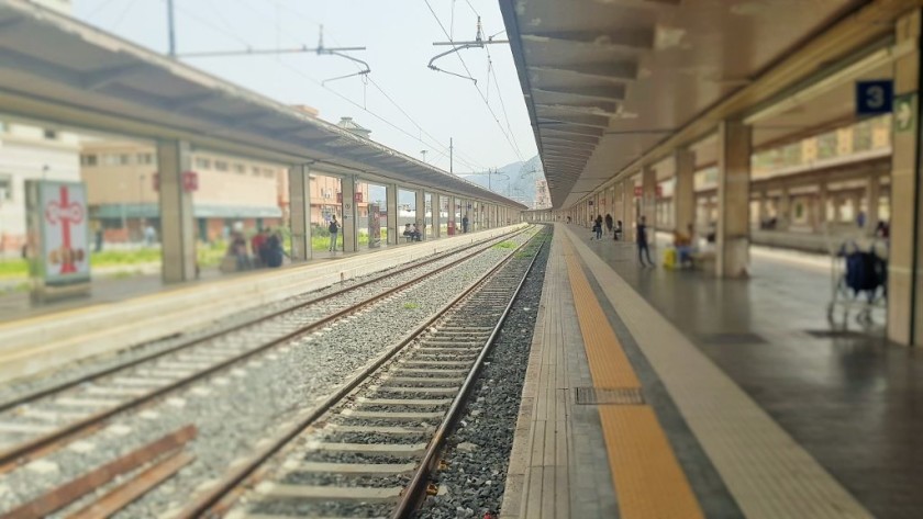 Using the main railway station in Palermo | ShowMeTheJourney