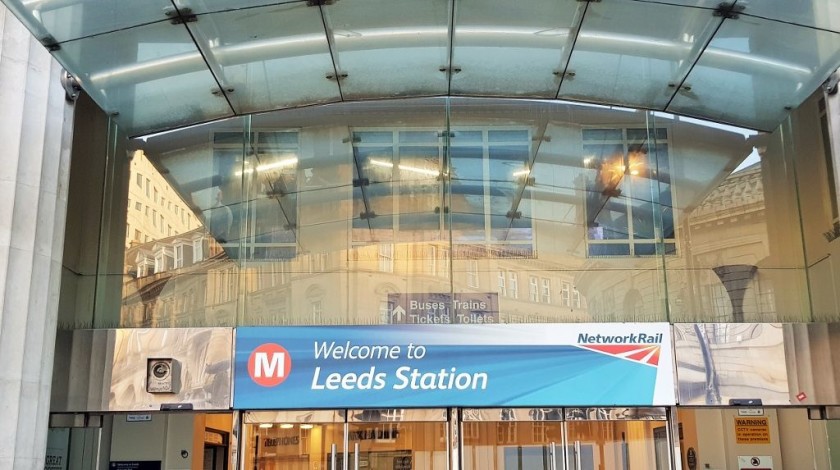 Using the central railway station in Leeds | ShowMeTheJourney