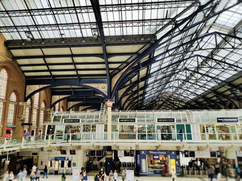 Using Liverpool Street station in London | ShowMeTheJourney