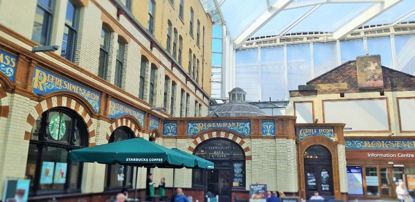 Using Victoria station in Manchester | ShowMeTheJourney