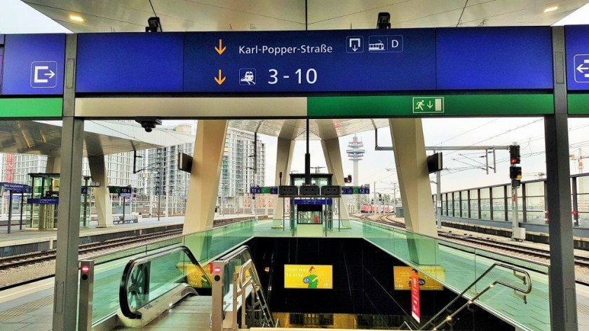 How to use the main rail station in Vienna | ShowMeTheJourney