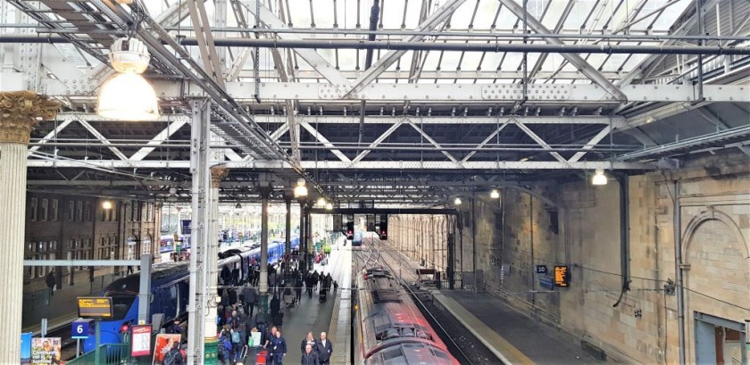 How to use the city centre station in Edinburgh | ShowMeTheJourney