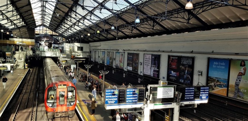 Good to know when arriving by train in London | ShowMeTheJourney