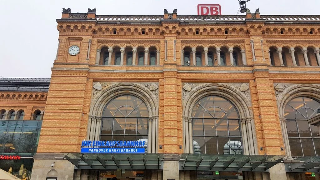Using major Stations in Germany (the Hauptbahnhofs) | ShowMeTheJourney