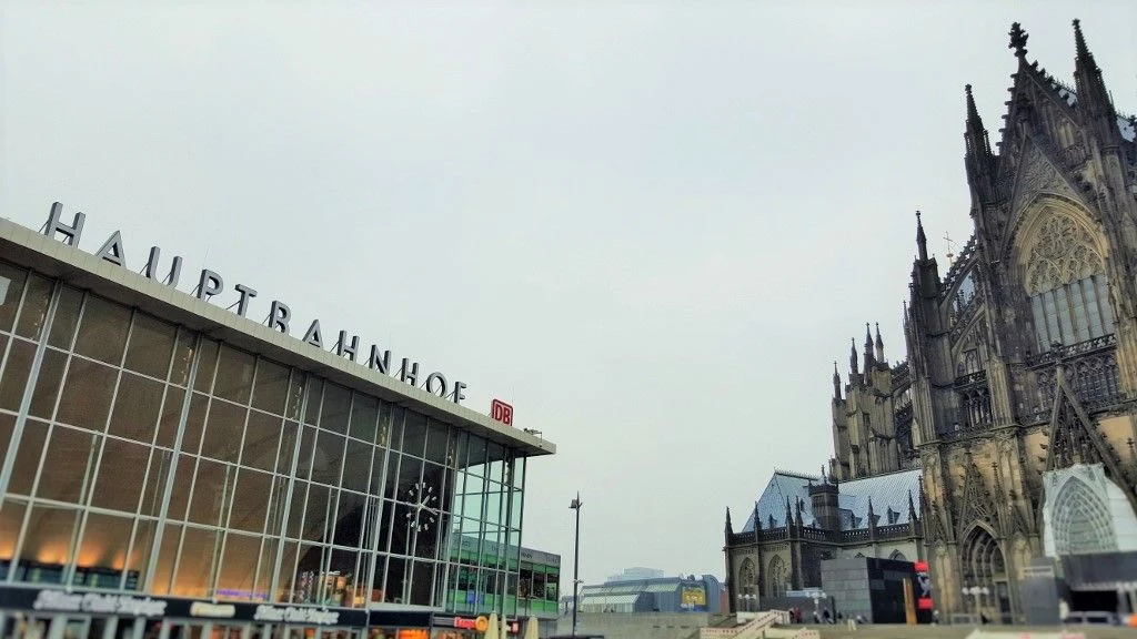 Using the main railway station in Cologne / Köln | ShowMeTheJourney