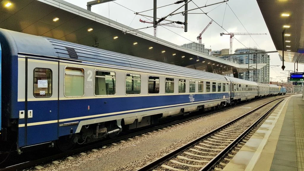 How to take the train journey from Vienna to Bucharest | ShowMeTheJourney
