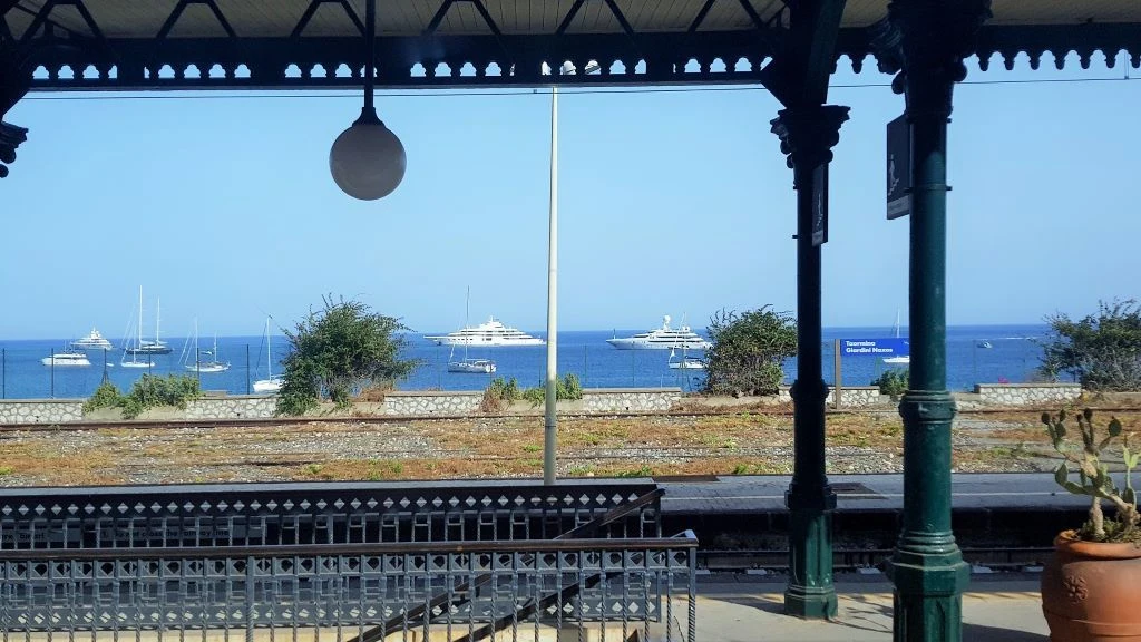 Taormina-Giardini | ShowMeTheJourney